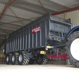 Remorque fond poussant PRONAR T900XL, essieu tridem | Agripartner